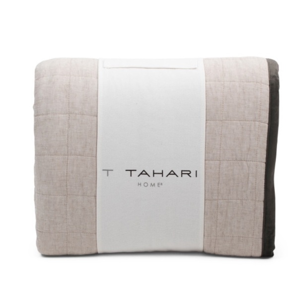 Tahari | Bedding | Tahari Homelinen Blend Quilt Set With Velvet Trim ...